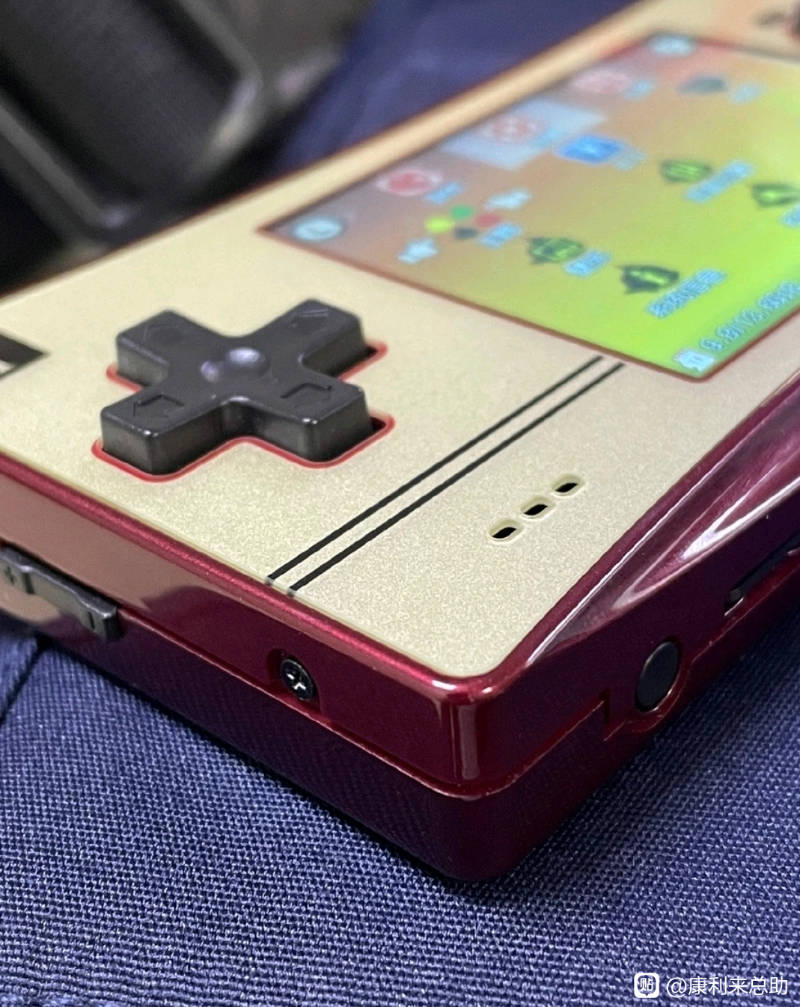 The Anbernic RG300X Pokes At Your Game Boy Micro Nostalgia